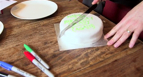 You’ve been cutting cake wrong your entire life · The Daily Edge